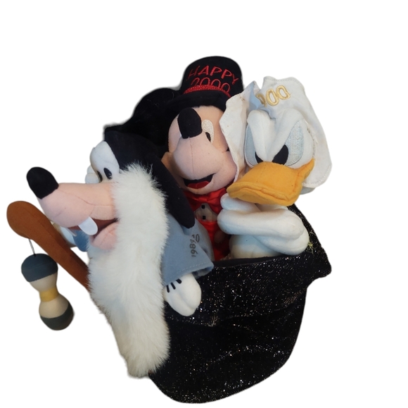 Disney | Toys | Vintage Disney Exclusive Happy New Year 200 Y2k Bean ...